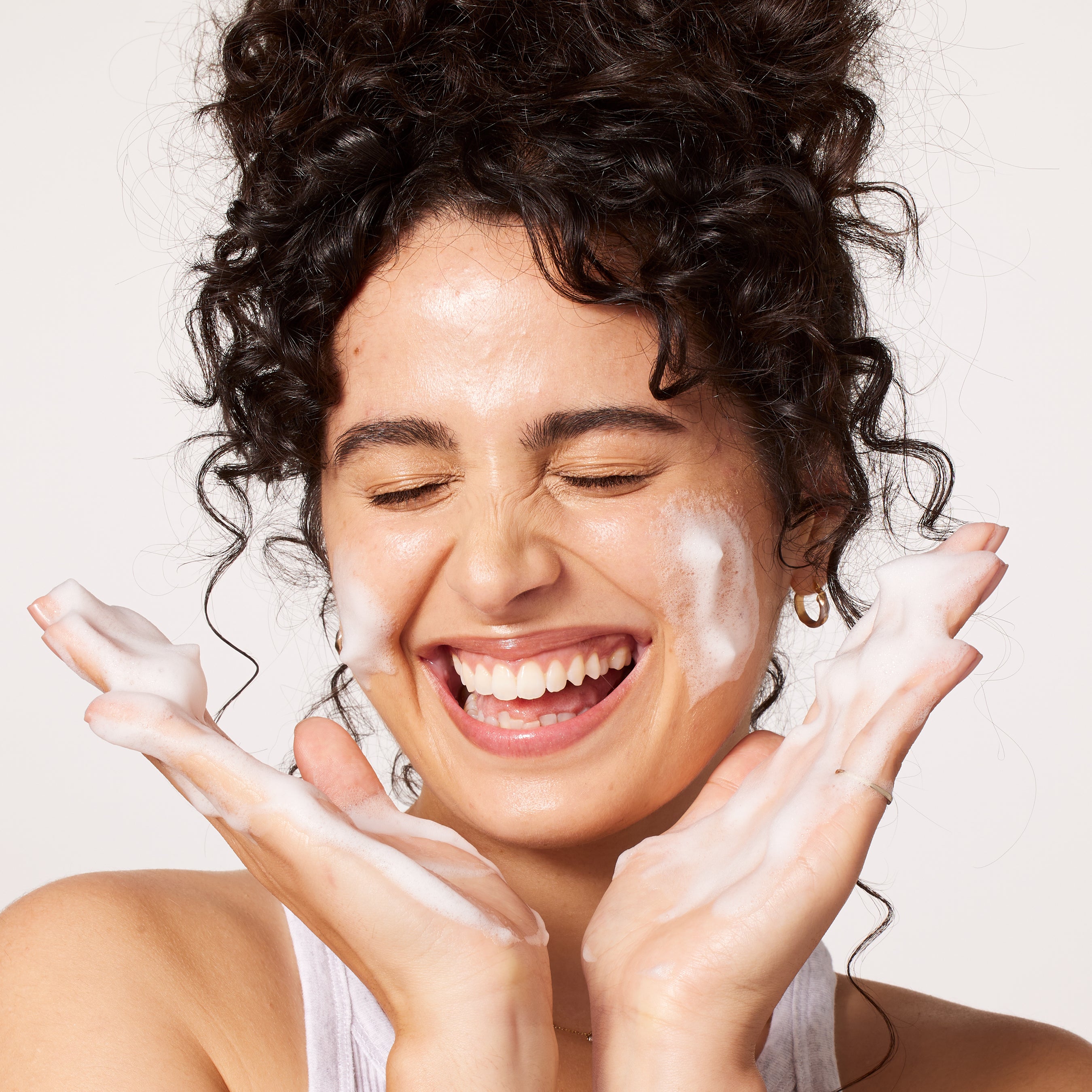 Properly Clean | Facial Cleanser | Go-To Skin Care